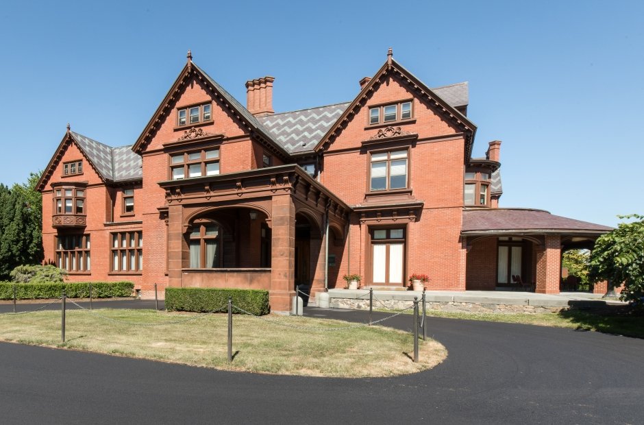 Admissions | Salve Regina University